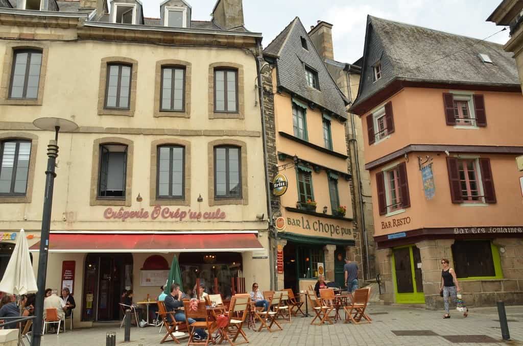 A Guide to the Different Kinds of Dining Establishments in France.